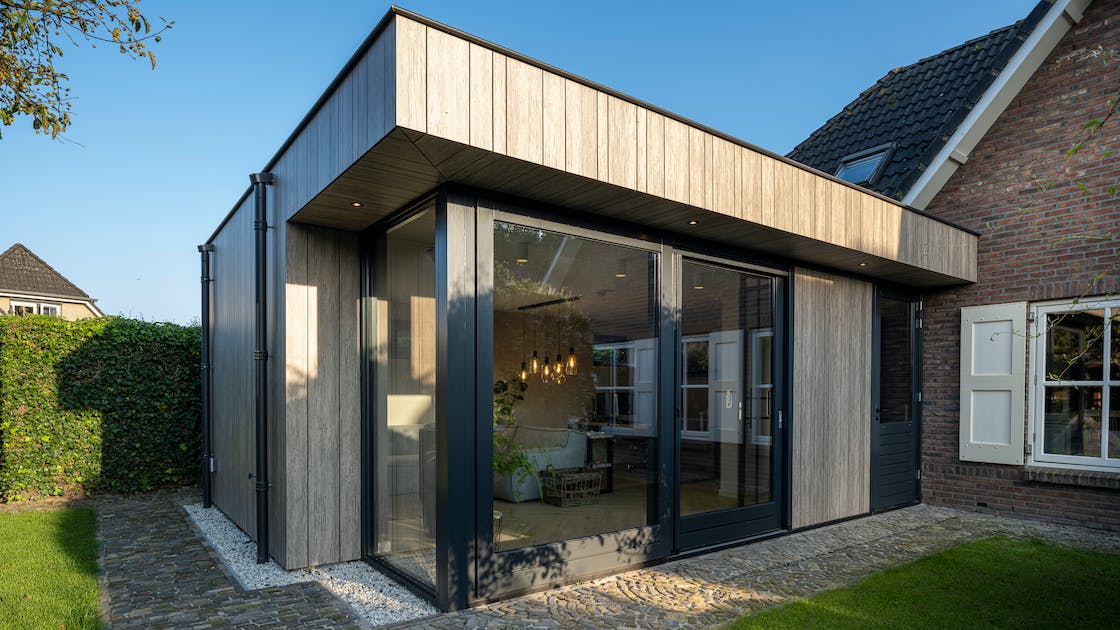 Een aanbouw voor een boerderij, volledig in stijl. - van Hout Prefab